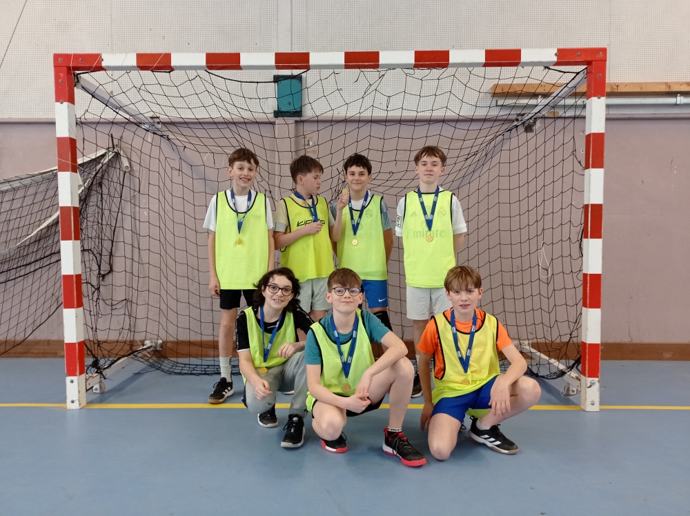 L’équipe de l’As Handball remporte le tournoi départemental - Collège ...